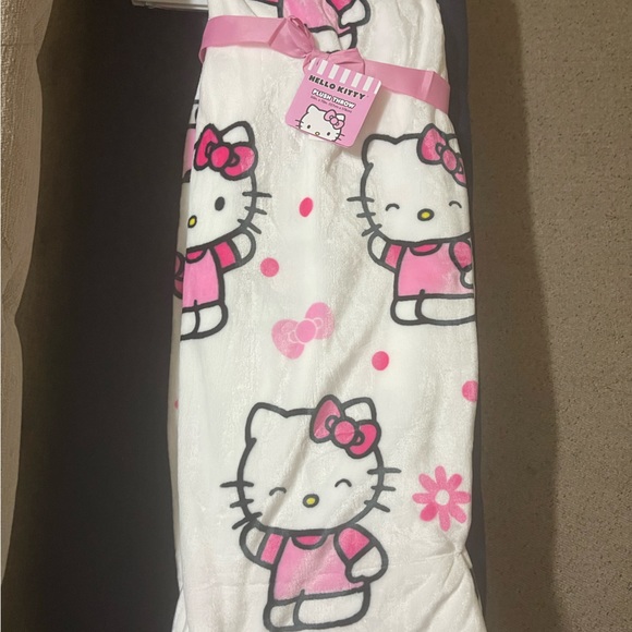 Bedding | Hello Kitty Blanket | Poshmark